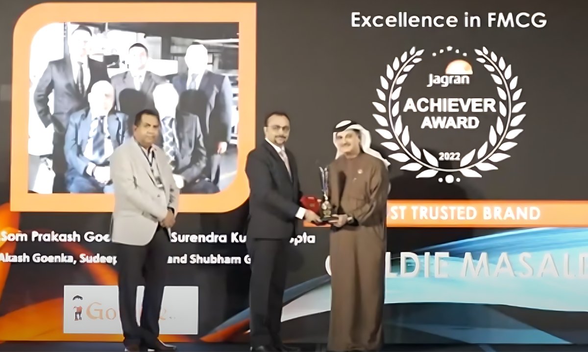 Mr. Somprakash Goenka & Mr. Surendra Gupta, Goldie Masale | Excellence in FMCG spices - Jagran ...